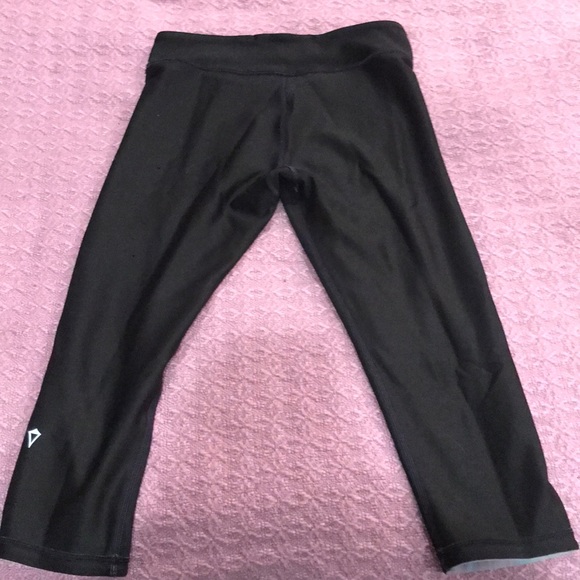 Ivivva | Pants & Jumpsuits | Ivivva Reversible Cropped Leggings | Poshmark